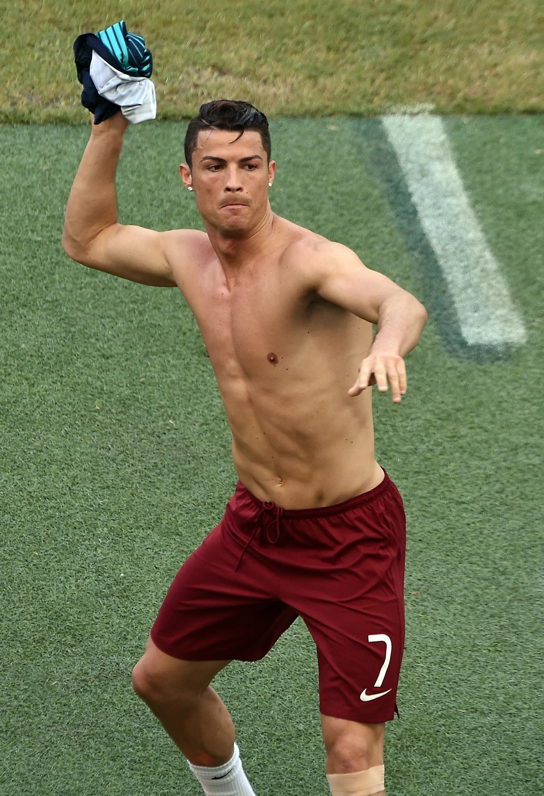 Guillermo Ochoa's Hair, Ronaldo's Pecs: Beauty in 2014 World Cup | The ...