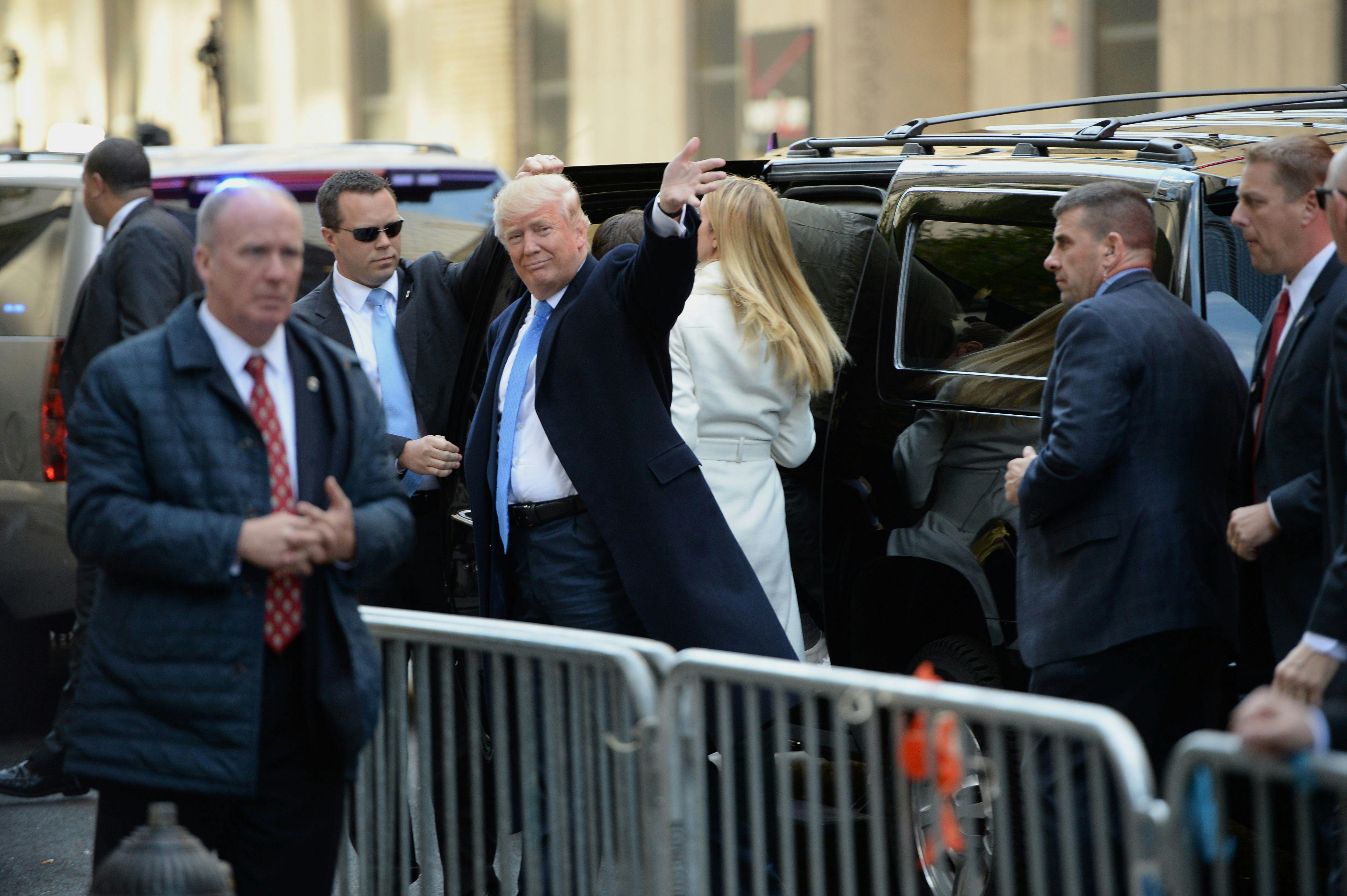 Watch a bunch of heroic New Yorkers boo Donald Trump just before he ...