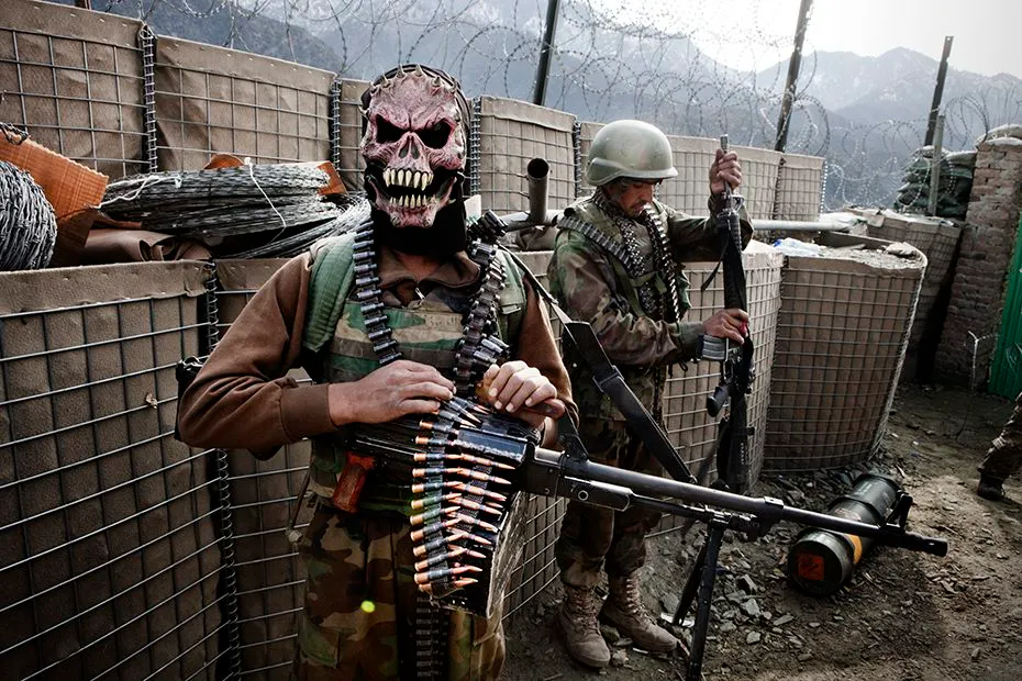 A Form of Love: New Exhibit Salutes Bravery of War Photographers | The ...